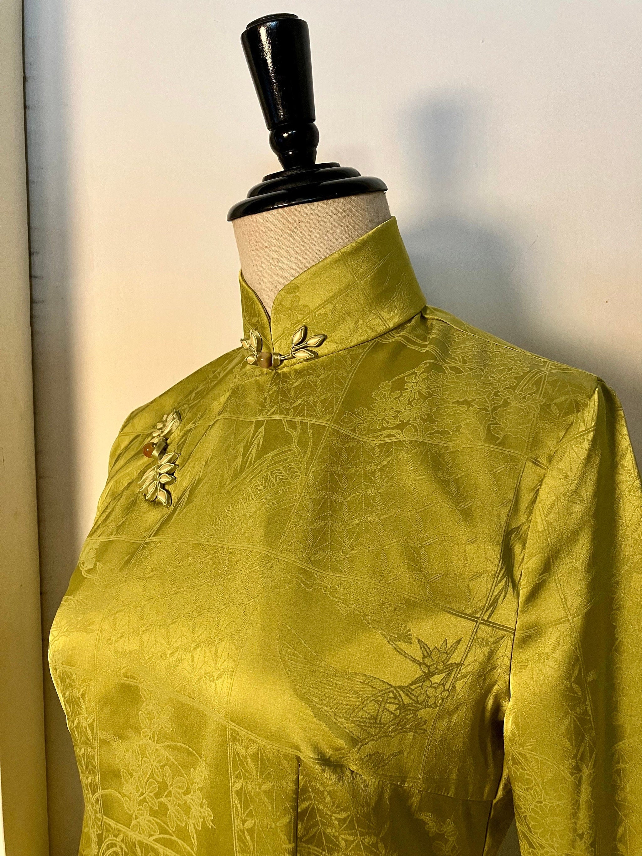🍐 Autumn Floral Brocade Satin Cheongsam – 企直啲 Stand Tall D