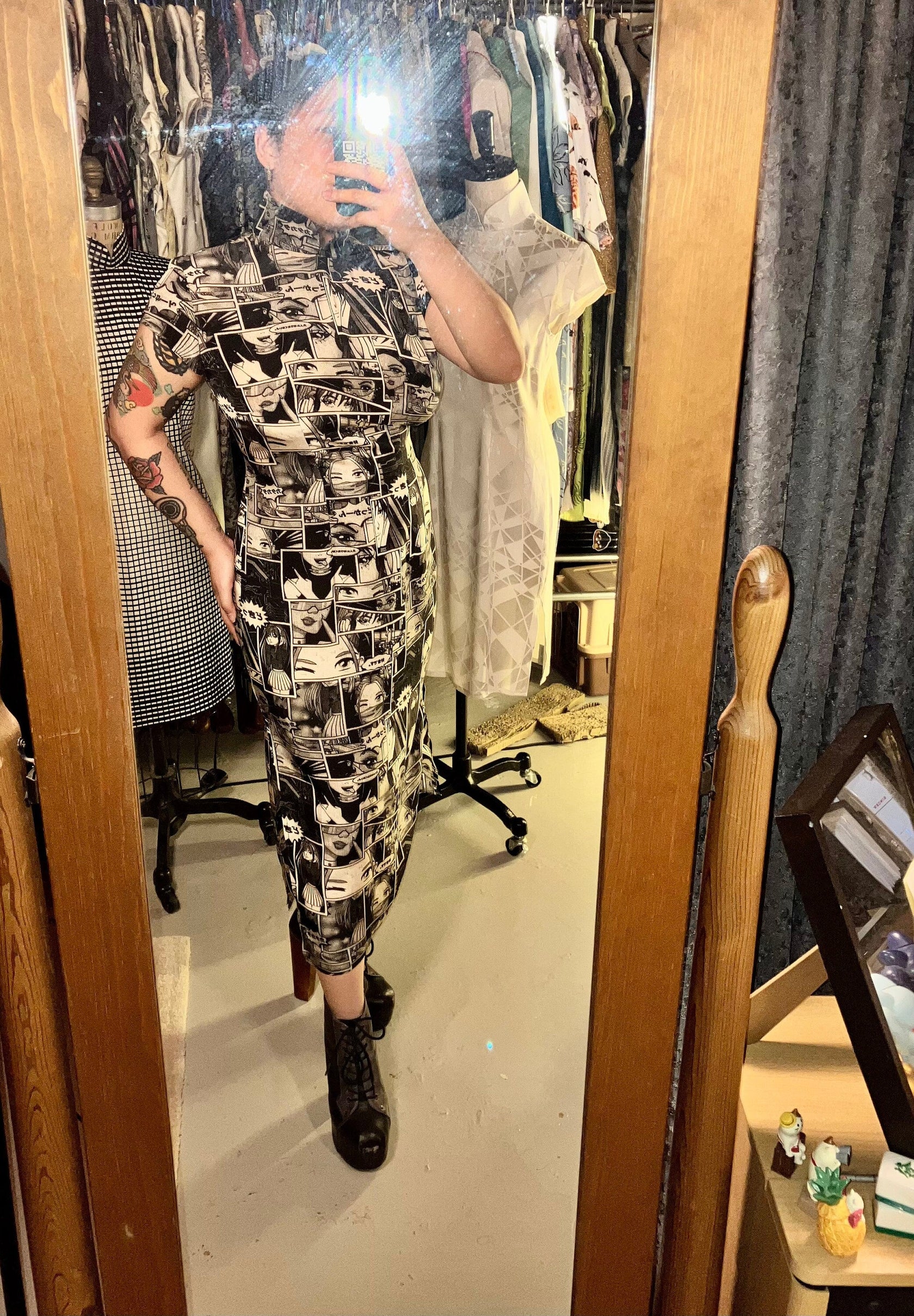 🍙 Manga Silk Cheongsam – 企直啲 Stand Tall D